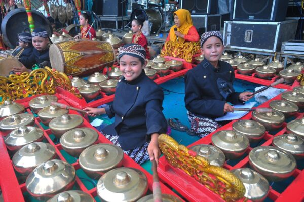 Panduan Lengkap: Nama Alat Musik Gamelan, Fungsi, dan Cara Memainkannya ...