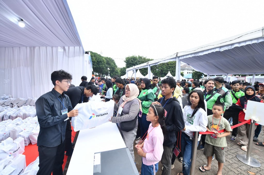 Seribu Senyum Anak Indonesia: Seribu Seragam Sekolah oleh Pertamina ...